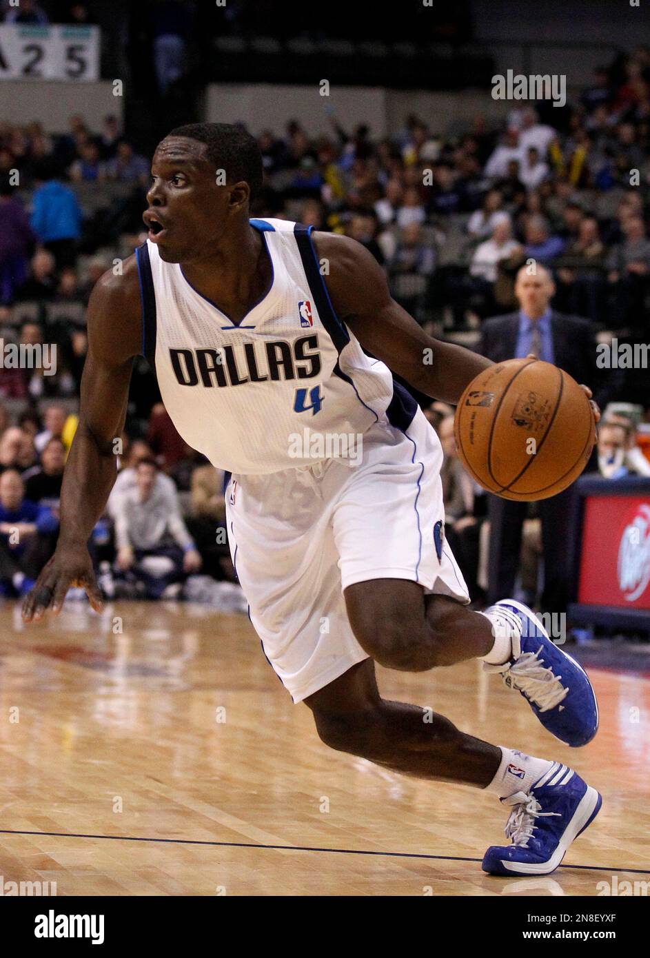 Dallas Mavericks point guard Darren Collison (4) drives against the ...