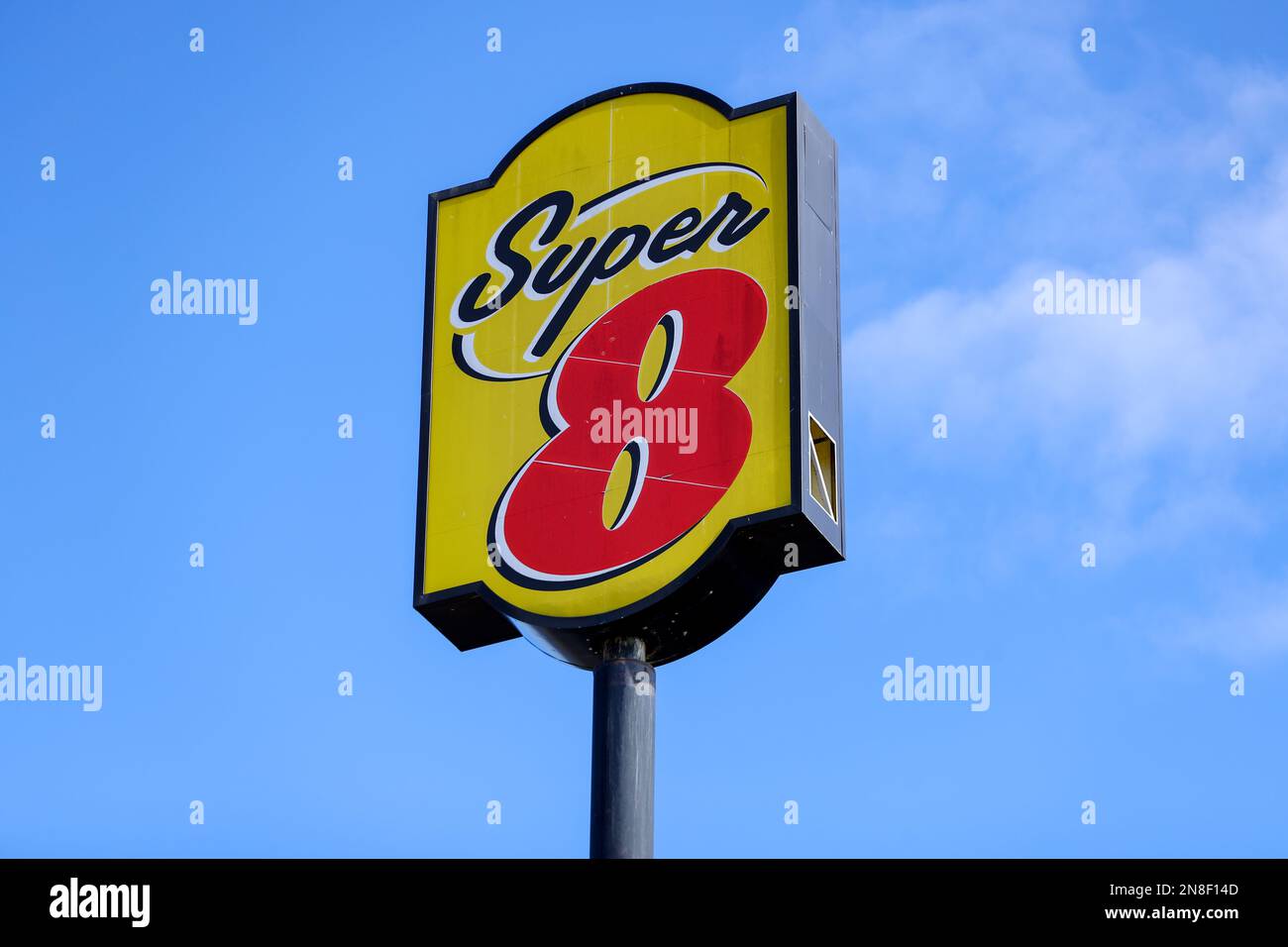 Super 8 logo hi-res stock photography and images - Alamy