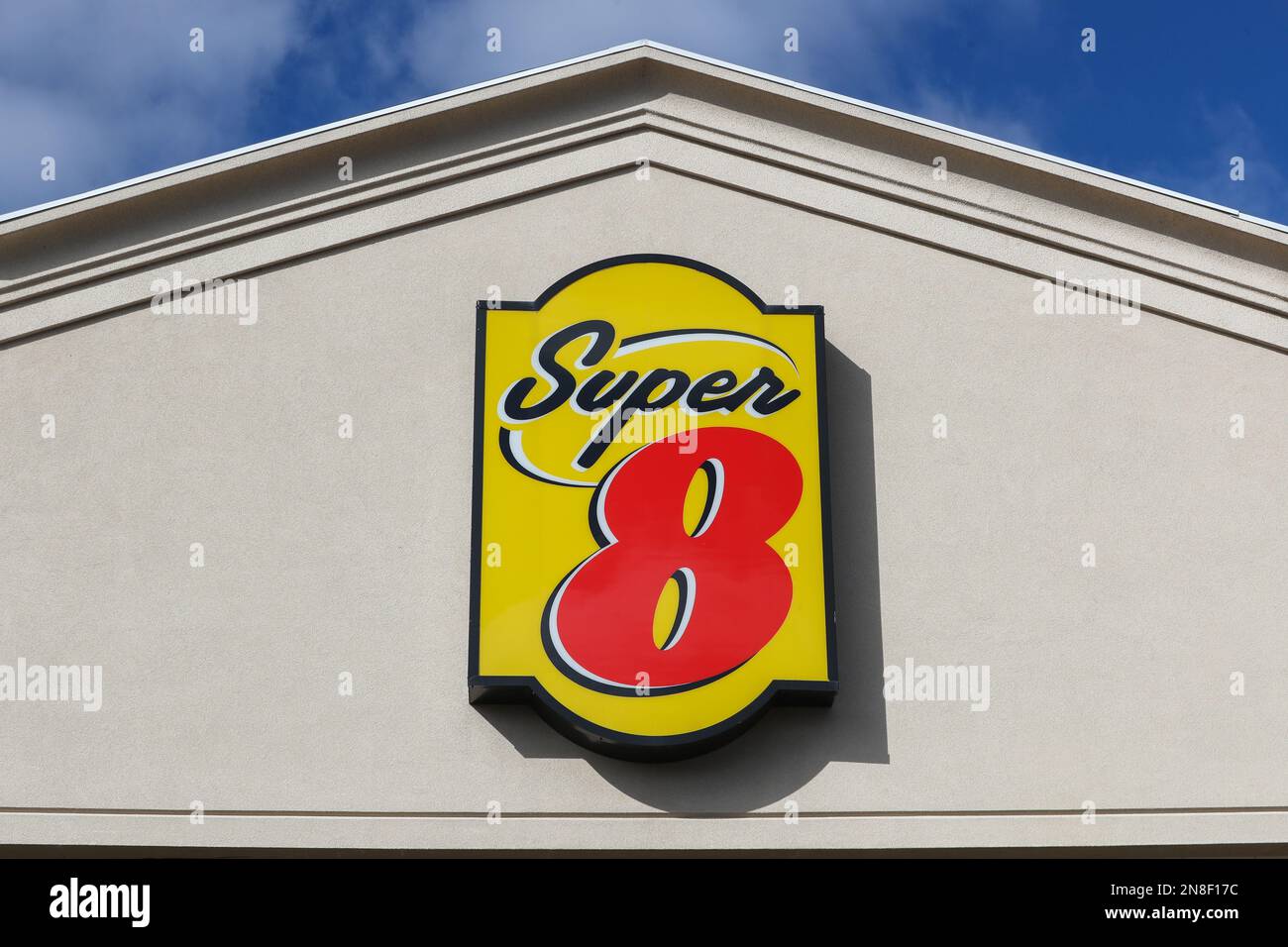 Super 8 logo hi-res stock photography and images - Alamy