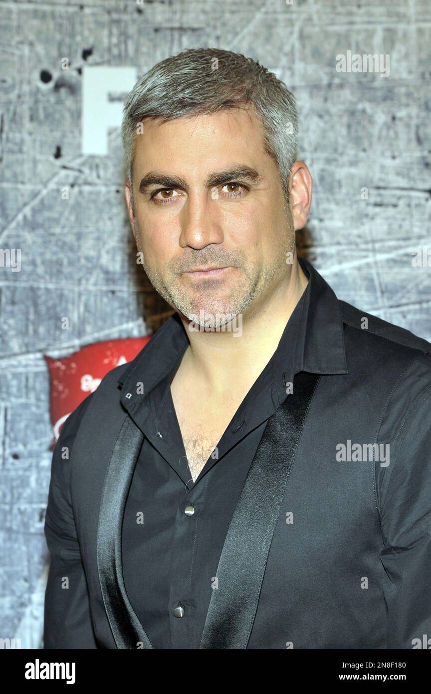 Singer Taylor Hicks arrives at the American Country Awards on Monday ...