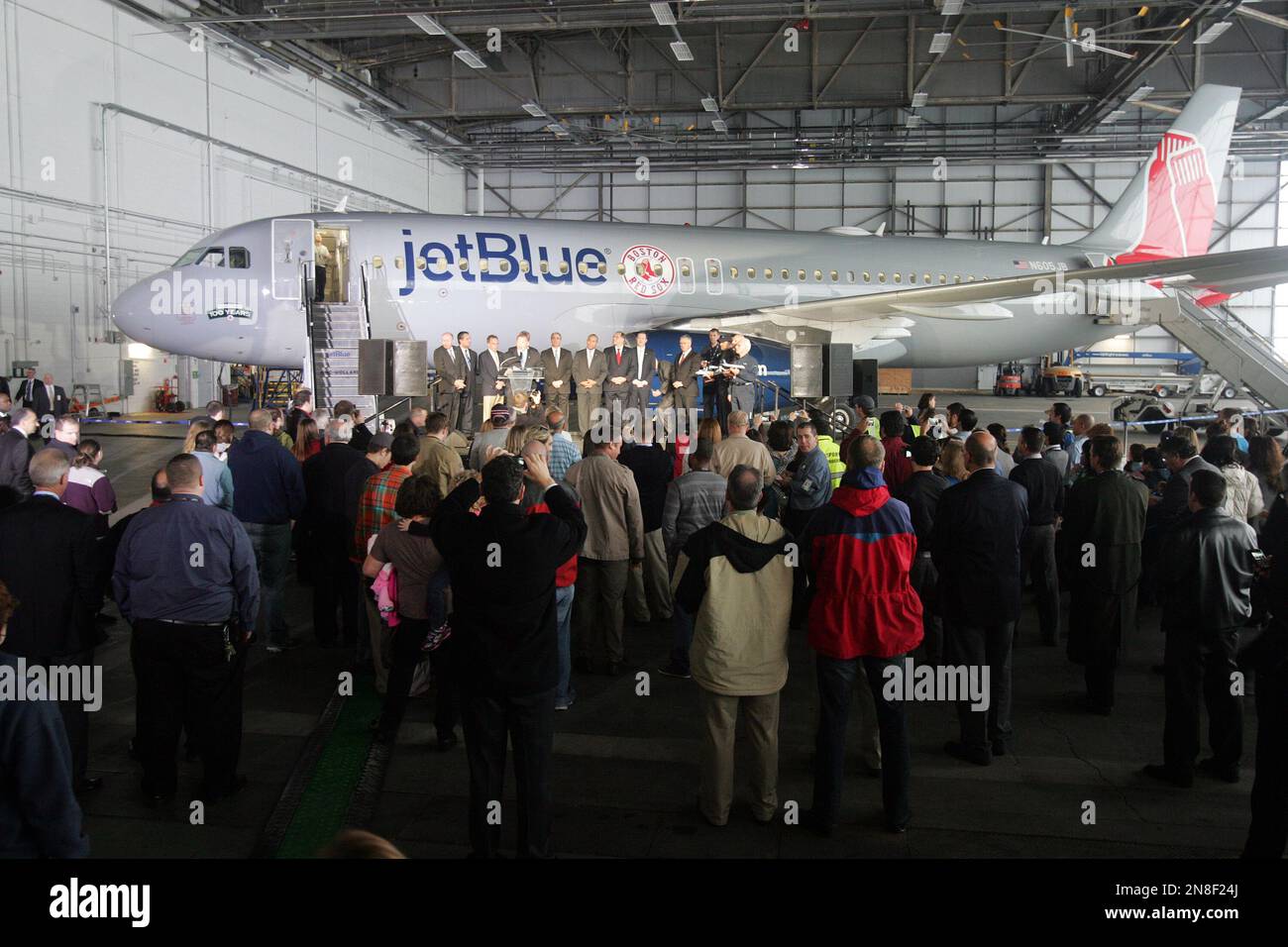 jetBlue Airways celebrates the aireline's move to historic Hanger 8 at ...