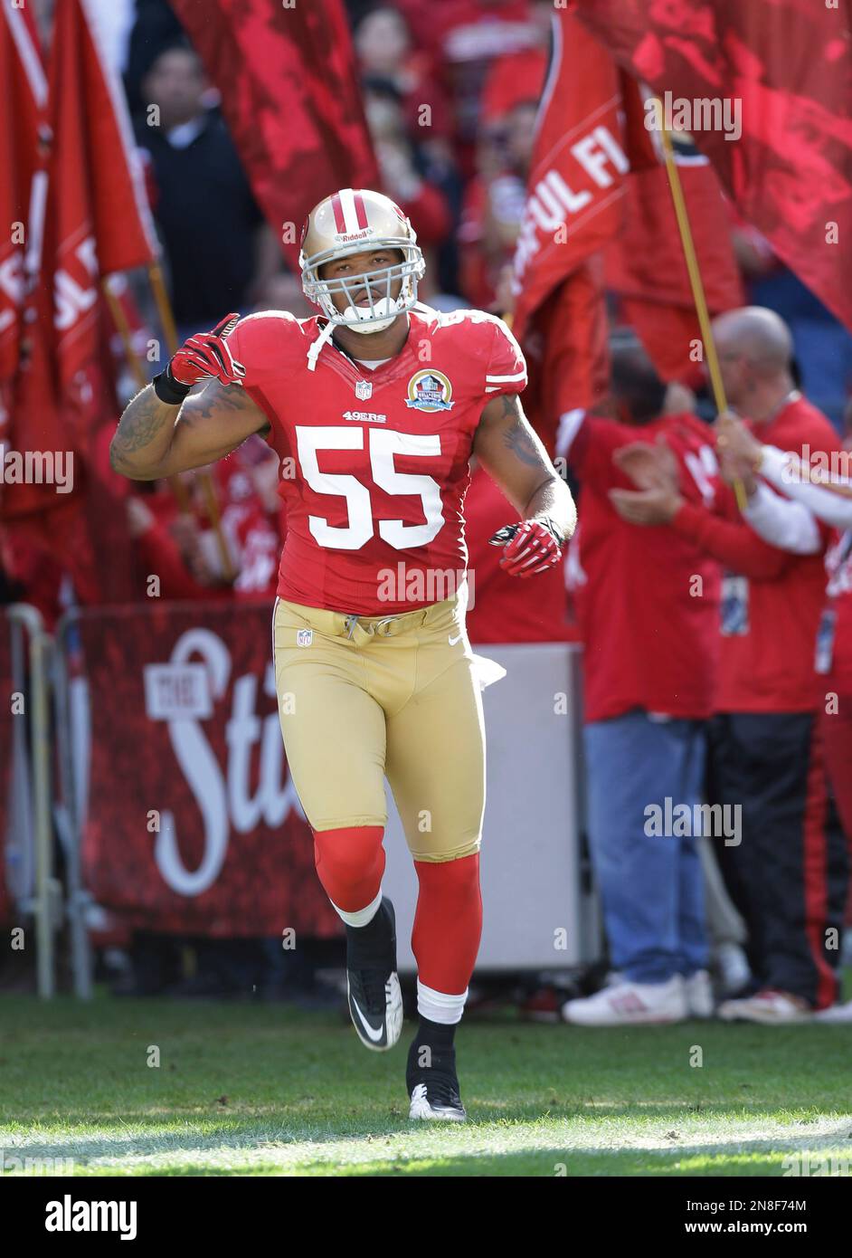 San Francisco 49ers outside linebacker Ahmad Brooks runs onto the field ...