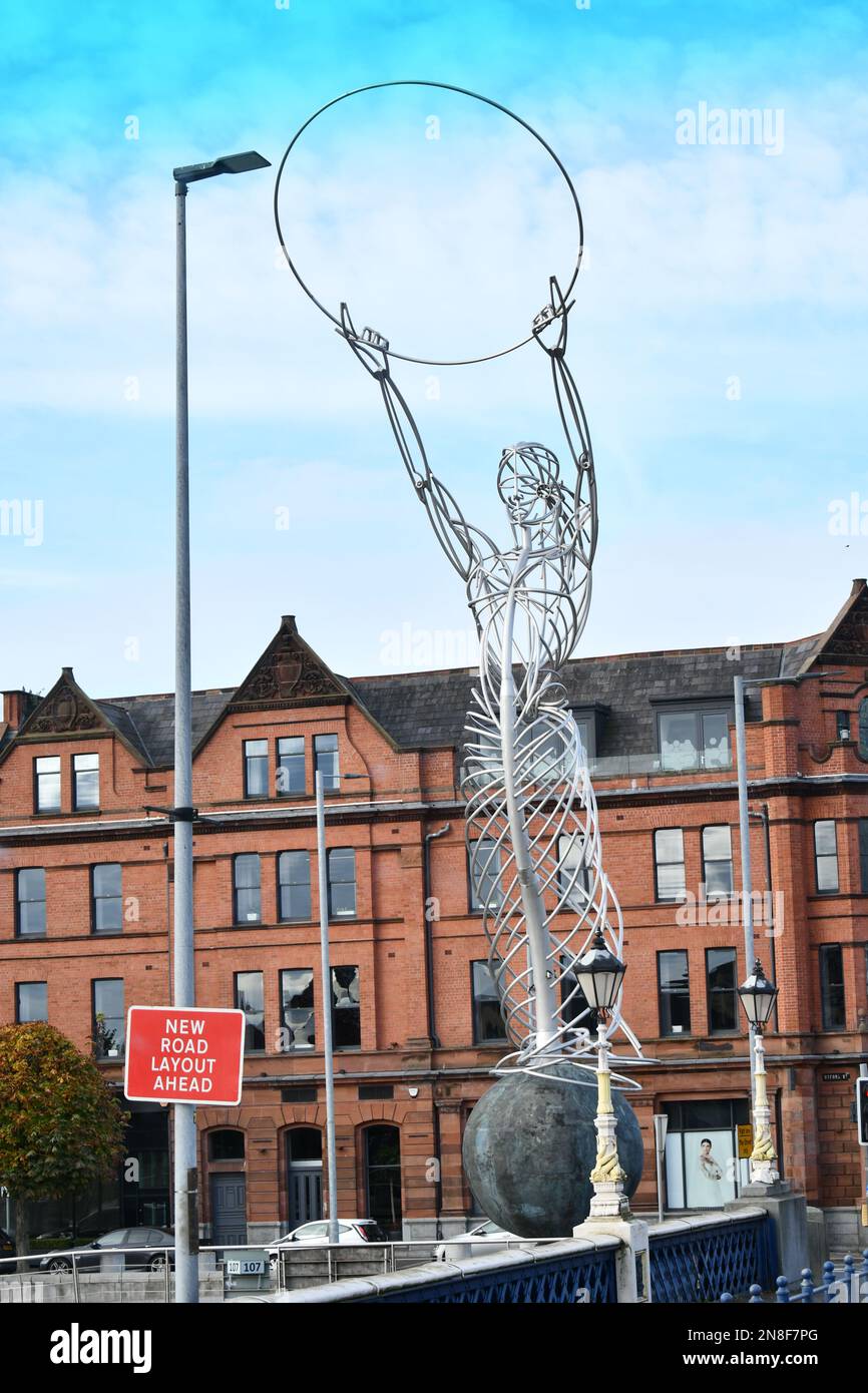 An abstract wire sculpture along a bridge in Waterford Stock Photo - Alamy
