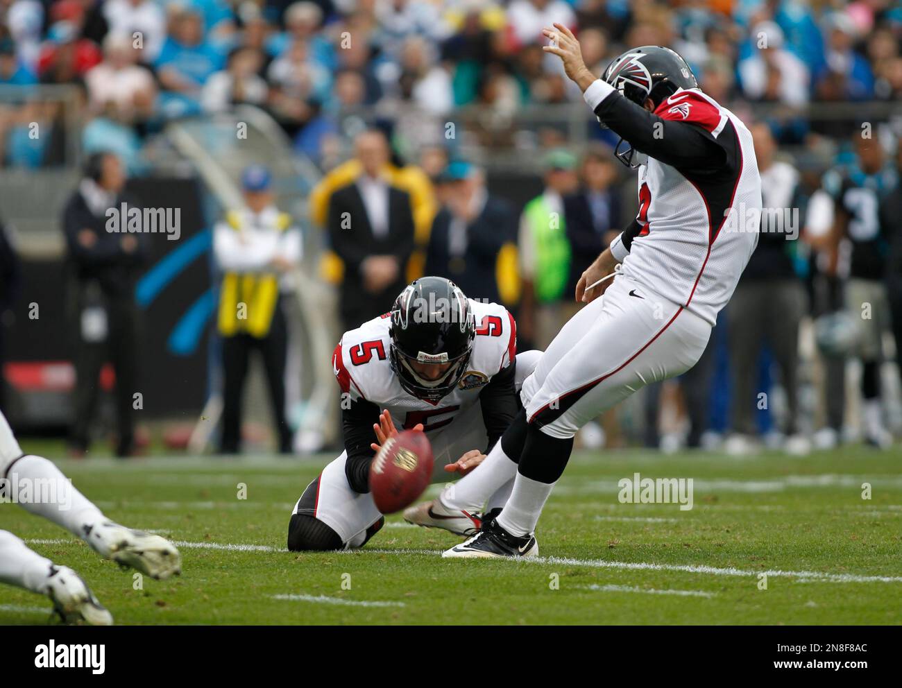 Atlanta Falcons' Matt Bryant (3) kicks an extra point against the ...