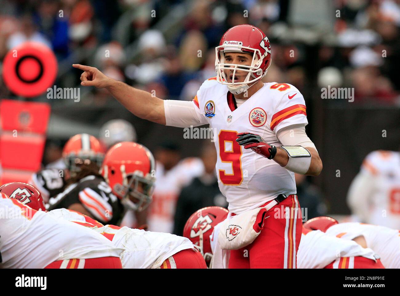 Kansas City Chiefs quarterback Brady Quinn signals at the line in the ...