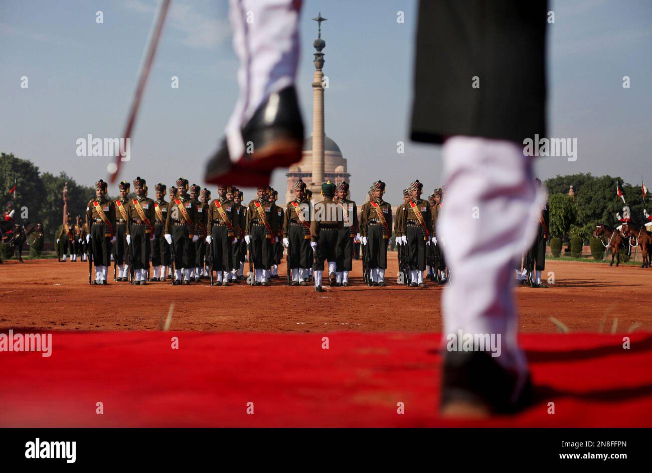 Indian infantry soldiers and the President's Body Guards in ceremonial ...