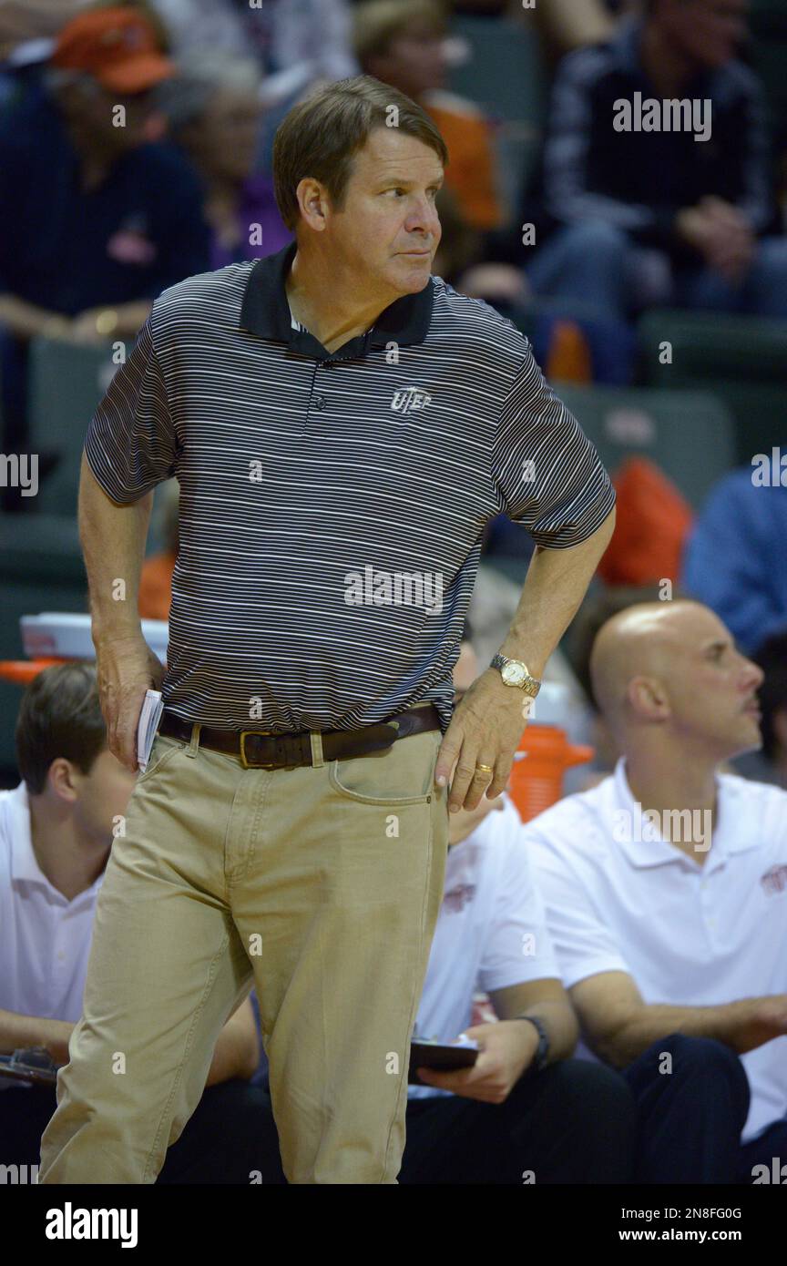UTEP head coach Tim Floyd watches during the second half of an NCAA ...