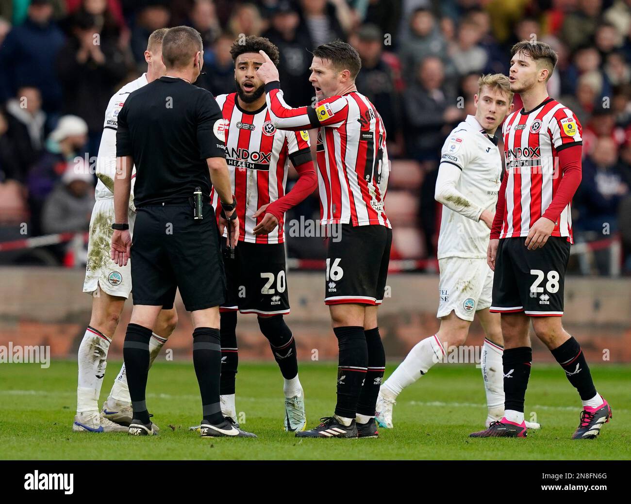 Referee matthew donohue hi-res stock photography and images - Alamy