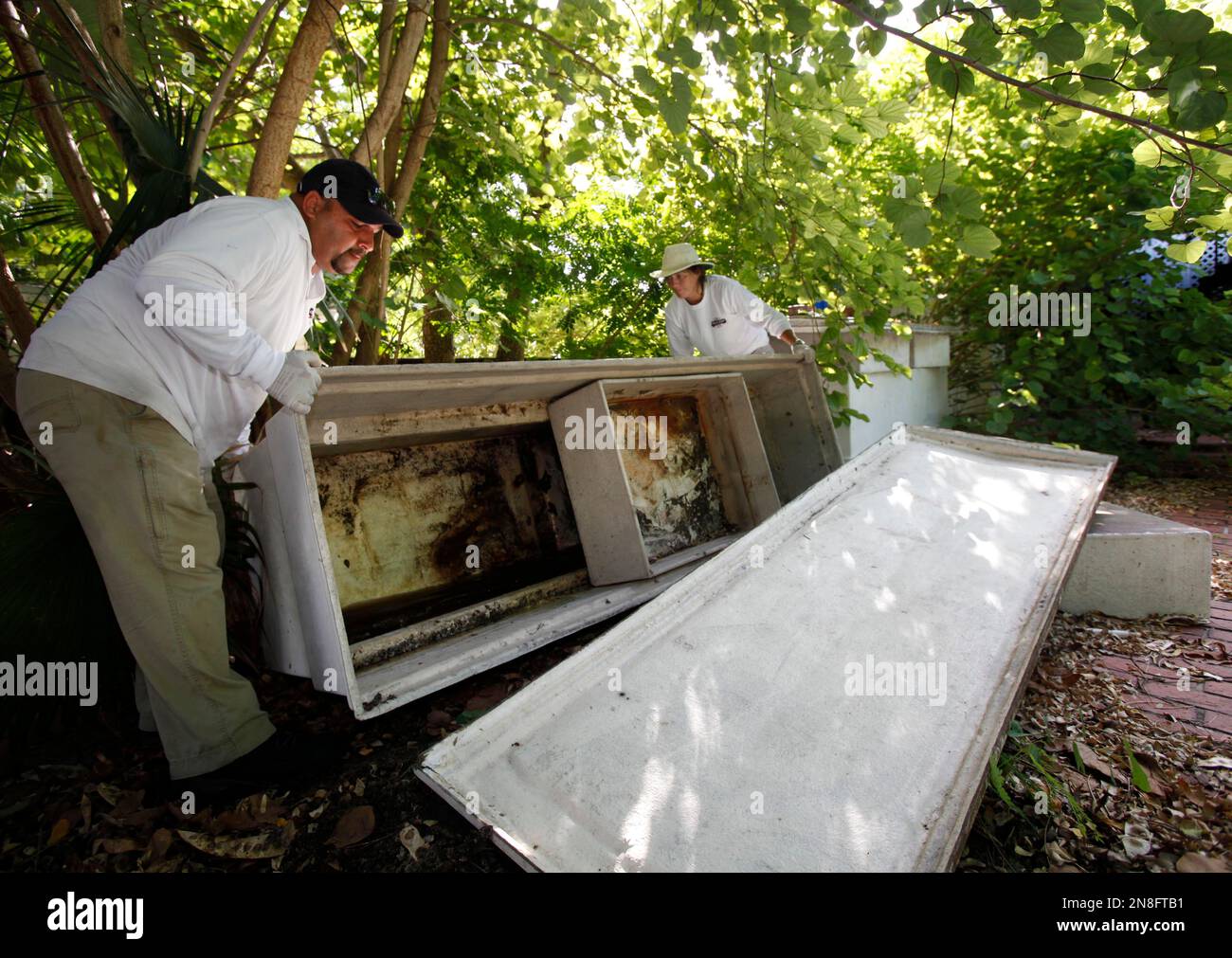 In this Thursday, Oct. 4, 2012 photo, Patti Sprague, right, and Jason ...