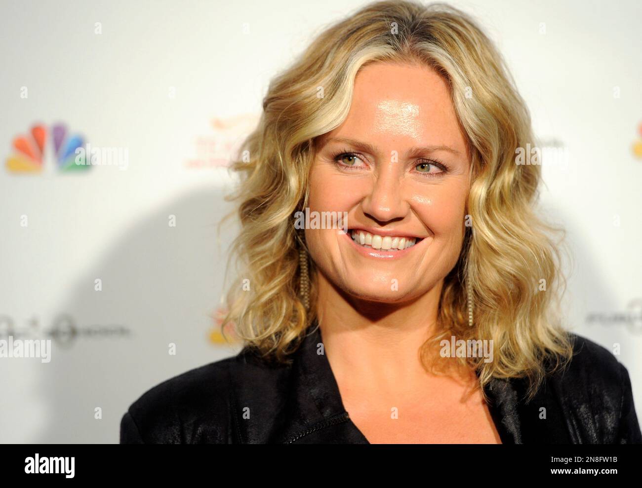 Actress Sherry Springfield poses at the Raising the Bar to End ...