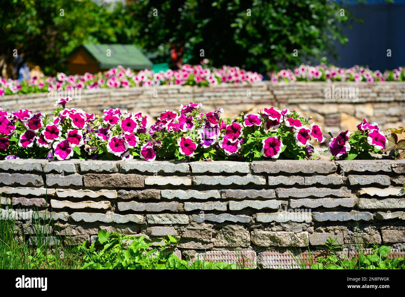 Retaining wall garden hi-res stock photography and images - Alamy