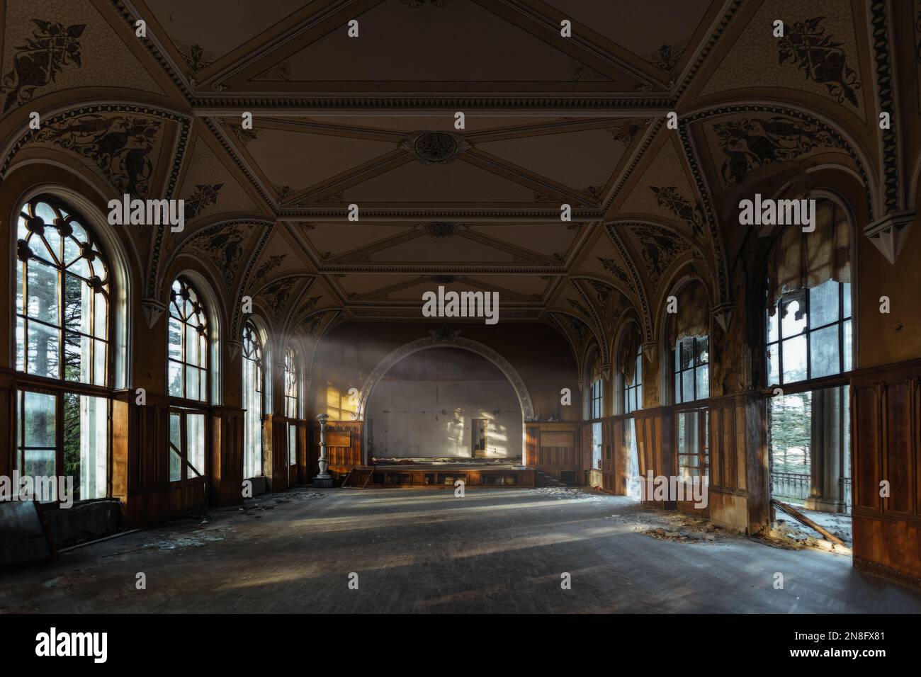 Gothic castle hallway hi-res stock photography and images - Alamy