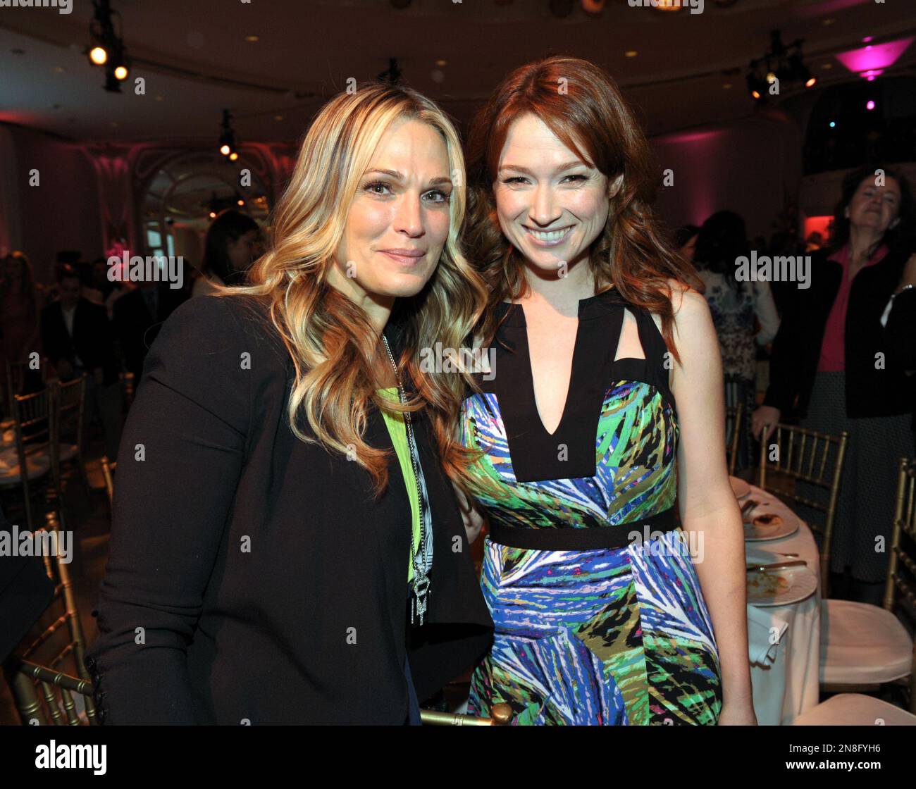 Actresses Molly Sims, left, and Ellie Kemper attend The Hollywood ...