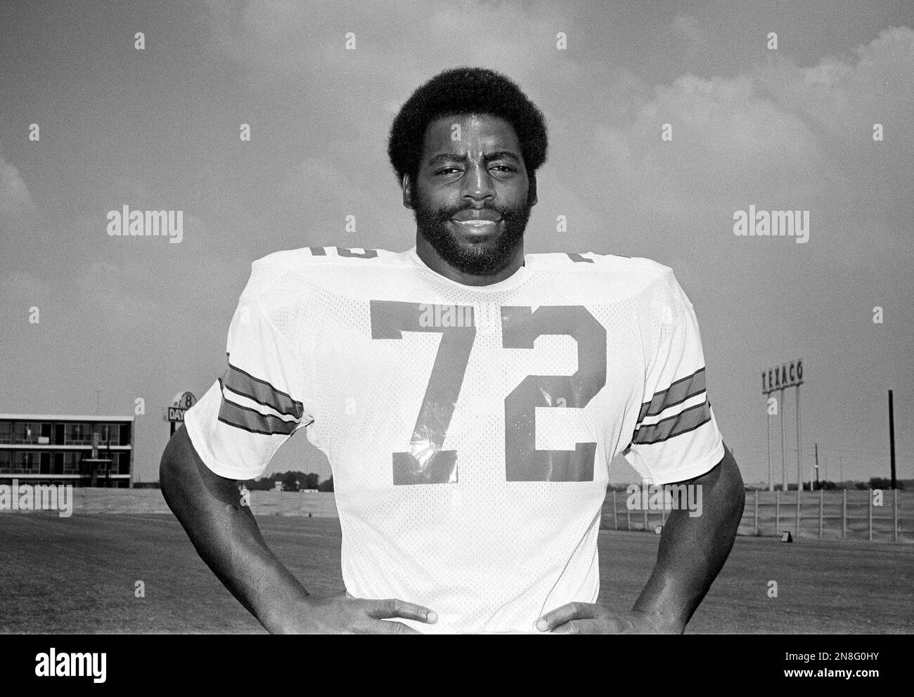 Ed Jones (72) defensive end for the Dallas Cowboys, Dec. 1976. (AP ...