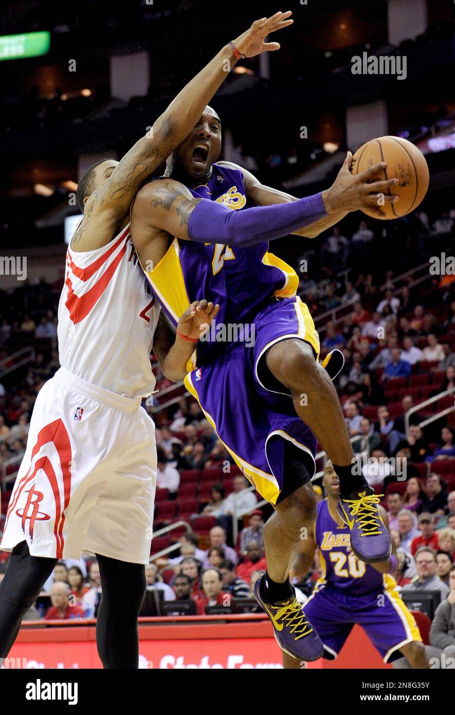 Los Angeles Lakers' Kobe Bryant (24) shoots against Houston Rockets ...