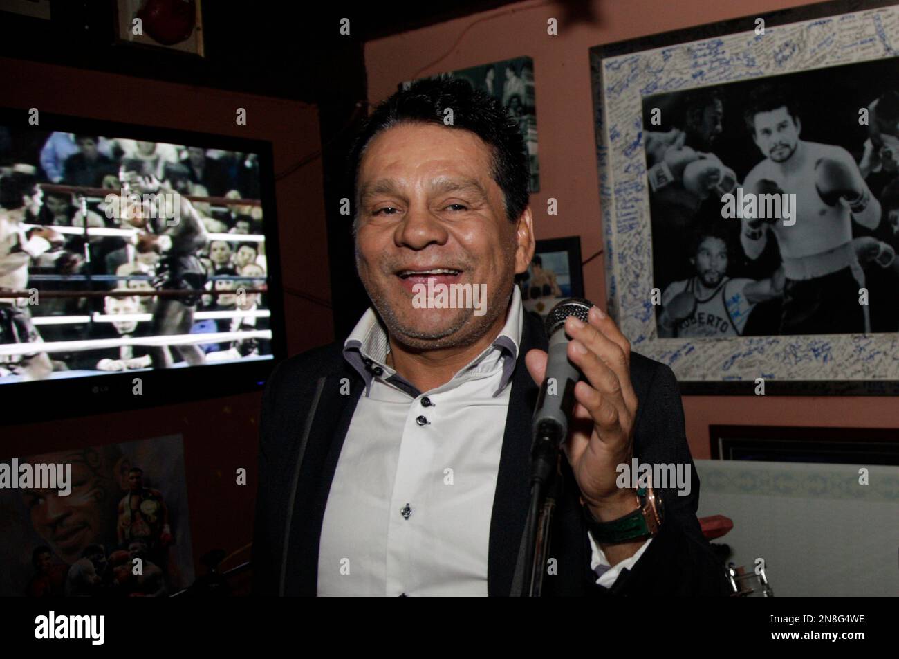 Panama's boxing champion Roberto "Mano de Piedra" Duran sings after ...