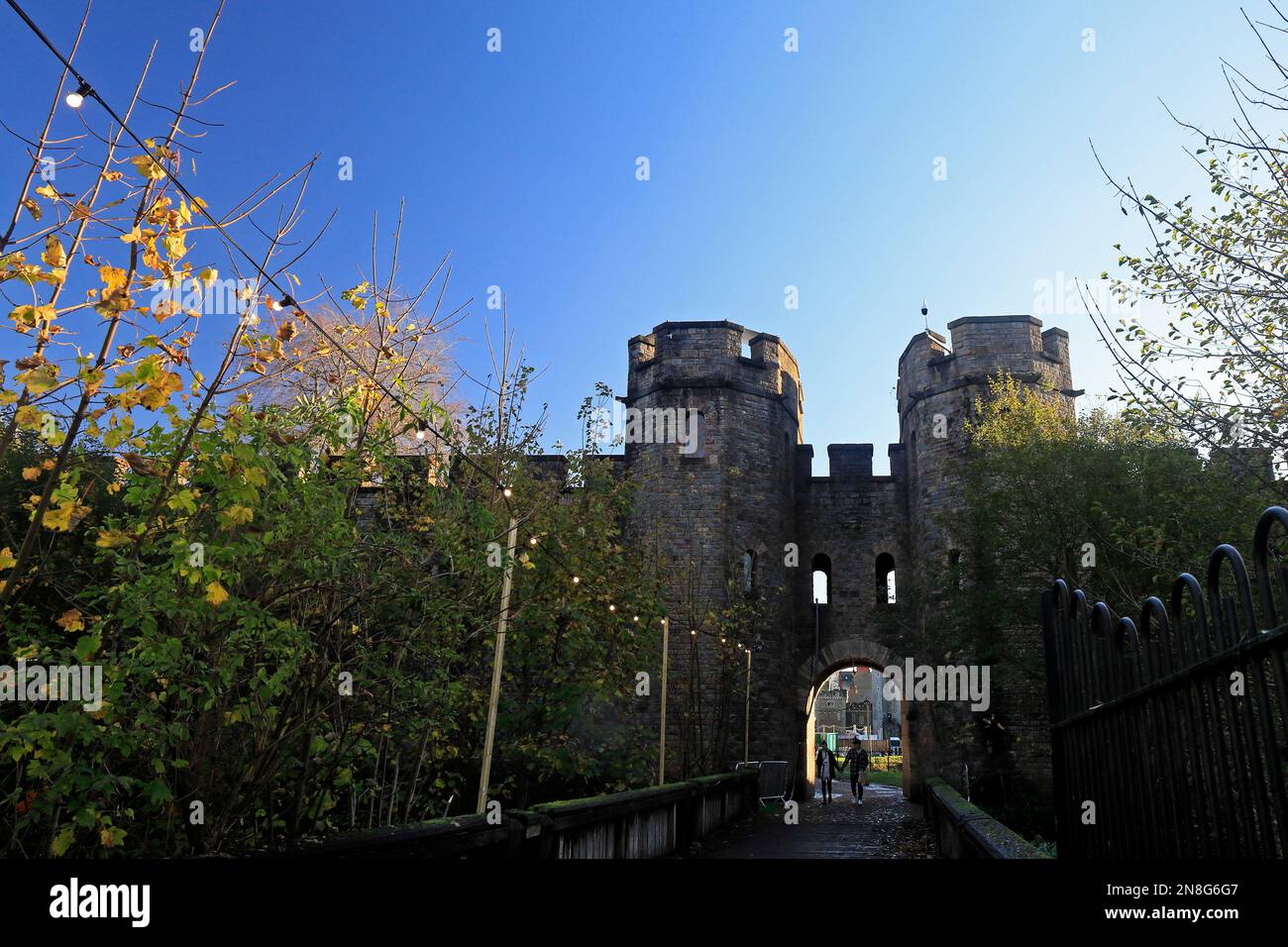 cardiff Castle, Bute Park entrance with couple holding hands framed in ...
