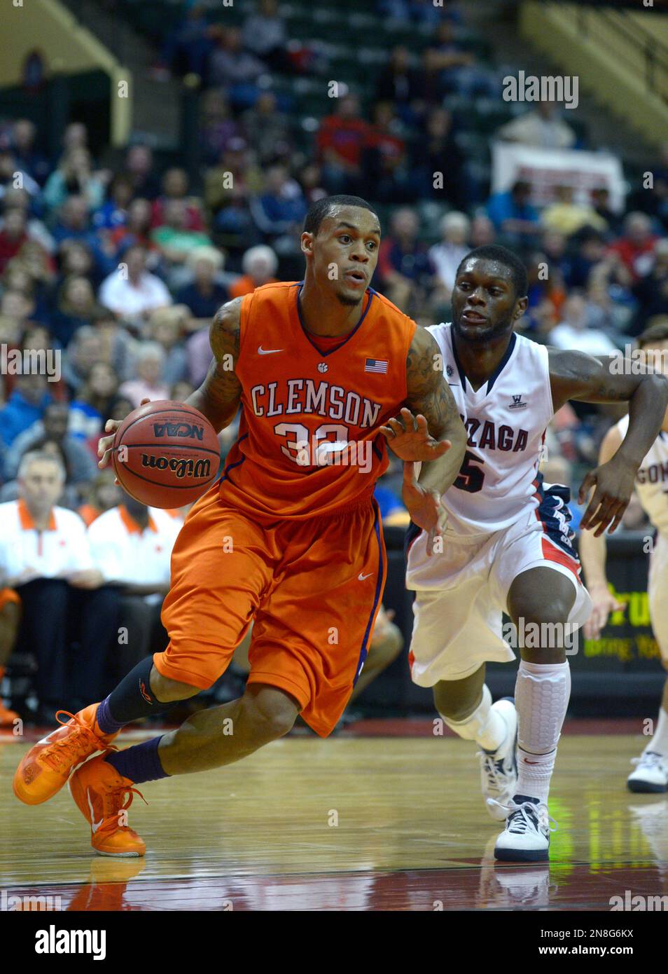 Clemson forward K.J. McDaniels (32) drives past Gonzaga guard Gary Bell ...
