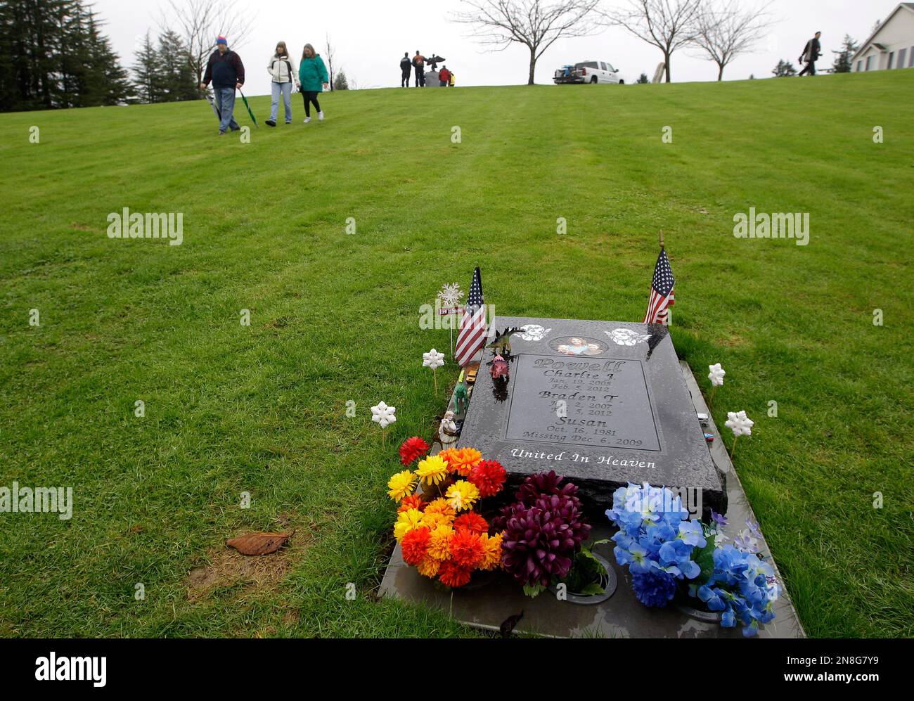 The gravesite of Charlie and Braden Powell, who were killed by their ...