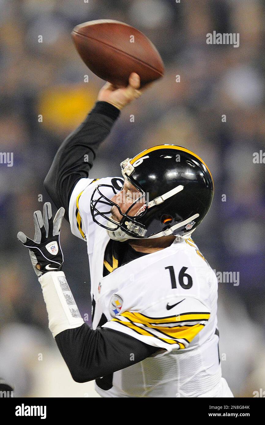 Pittsburgh Steelers quarterback Charlie Batch passes during the first ...