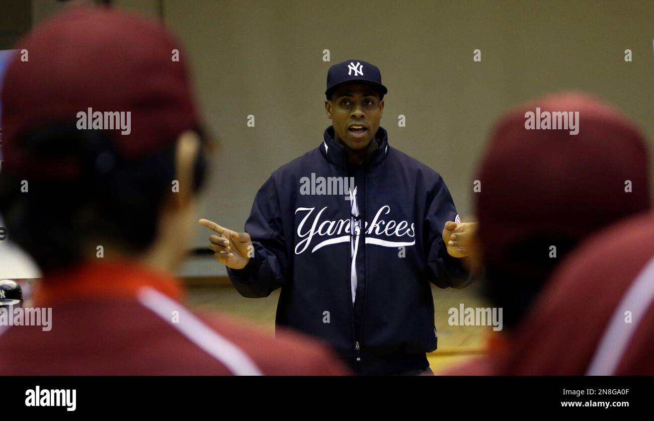 New York Yankees outfielder Curtis Granderson speaks to deaf students ...