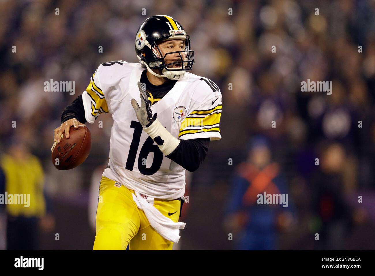 Pittsburgh Steelers quarterback Charlie Batch looks for an opening to ...