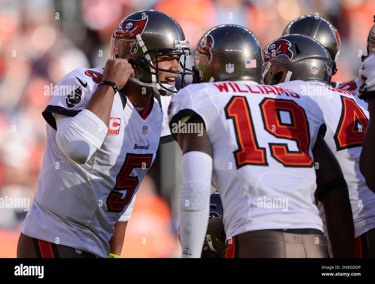 Tampa Bay Buccaneers quarterback Josh Freeman (5) calls a play in the ...