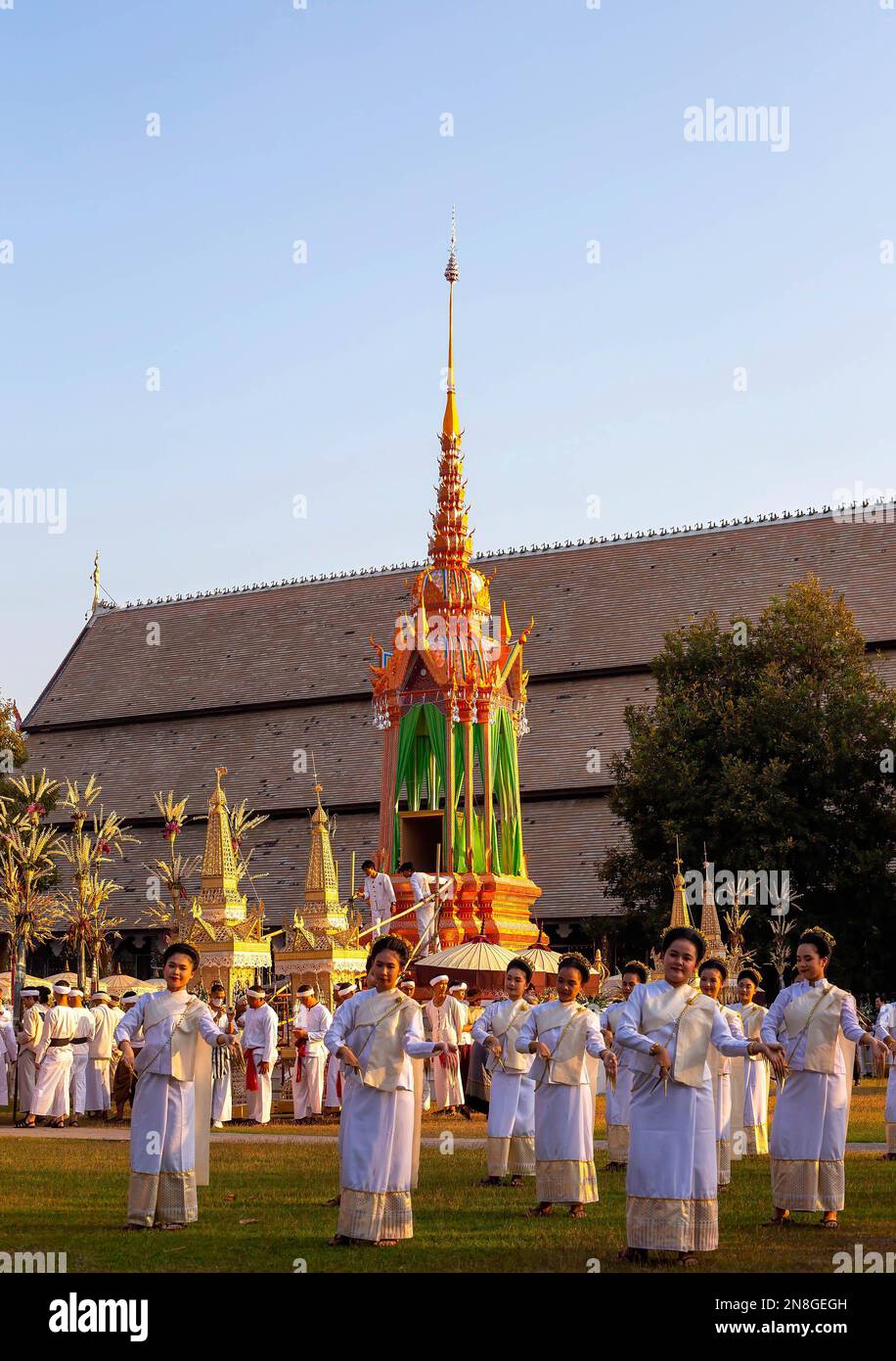 Traditional dancers perform Thai Lanna performances during the funeral ...
