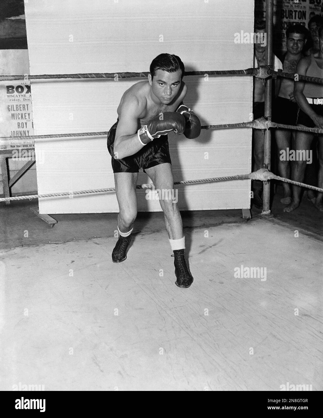 Barney Ross poses in a fighting pose on May 21, 1938. (AP Photo Stock ...