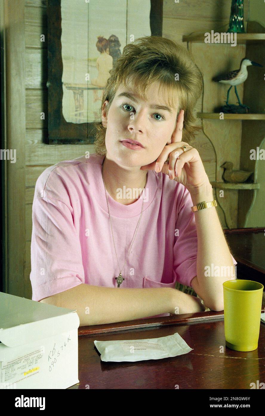 Kimberly Bergalis, 22, who says she contracted AIDS from her dentist ...