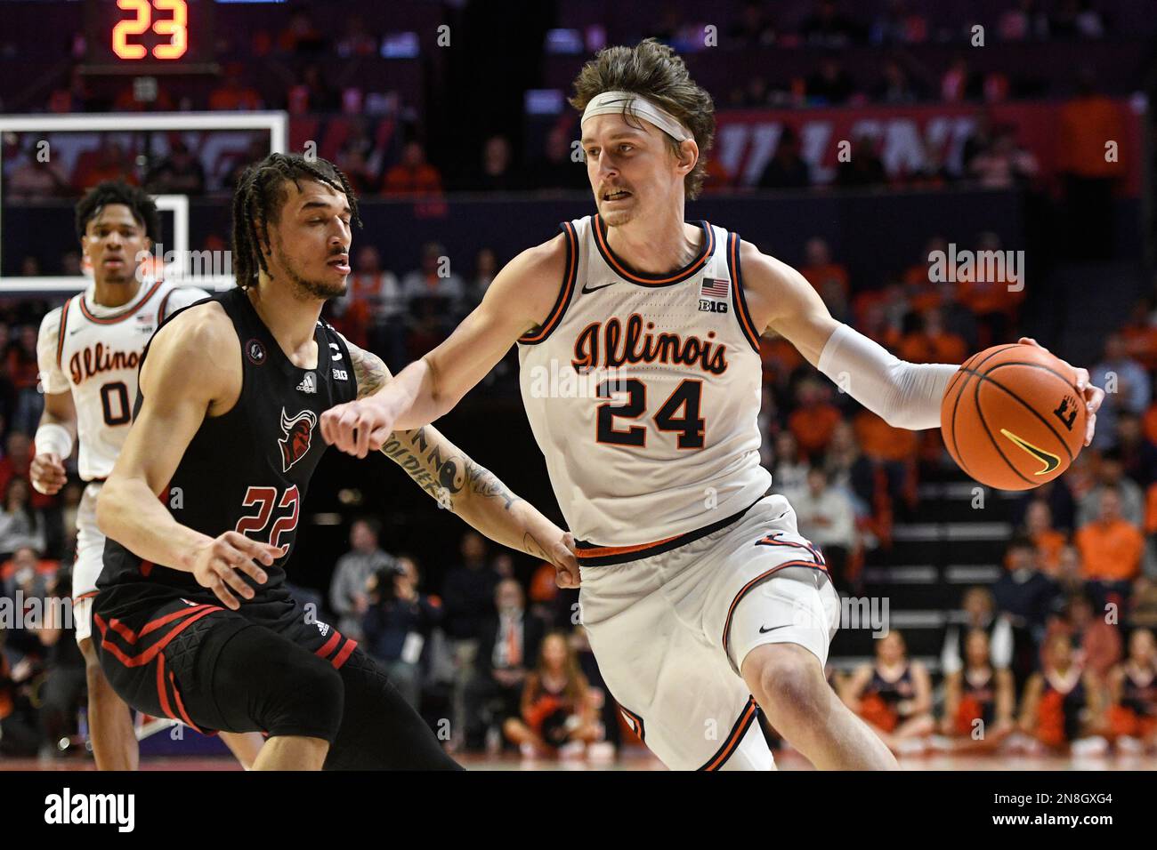 Illinois' Matthew Mayer (24) works the ball inside against Rutgers ...