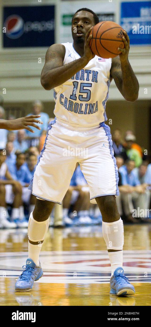 North Carolina guard P.J. Hairston (15) looks for an open teammate to ...