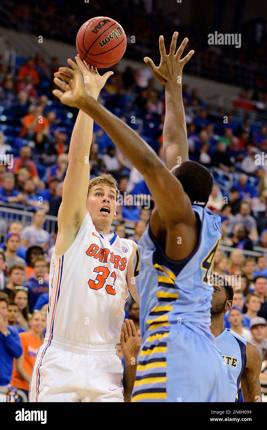 Florida's Erik Murphy (33) shoots a 3-pointer against Marquette center ...