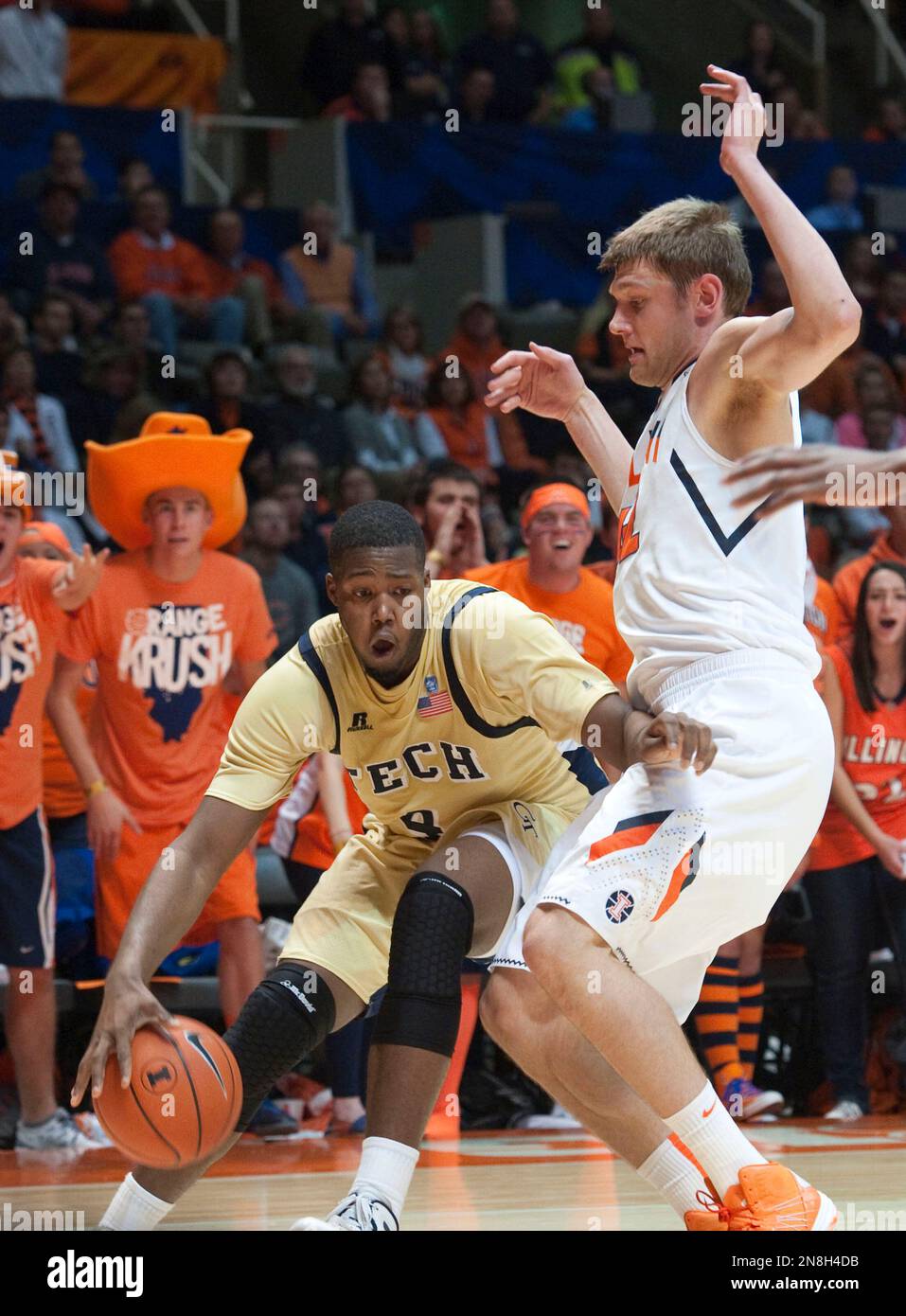 Georgia Tech's Robert Carter Jr. (4) works the baseline as Illinois ...
