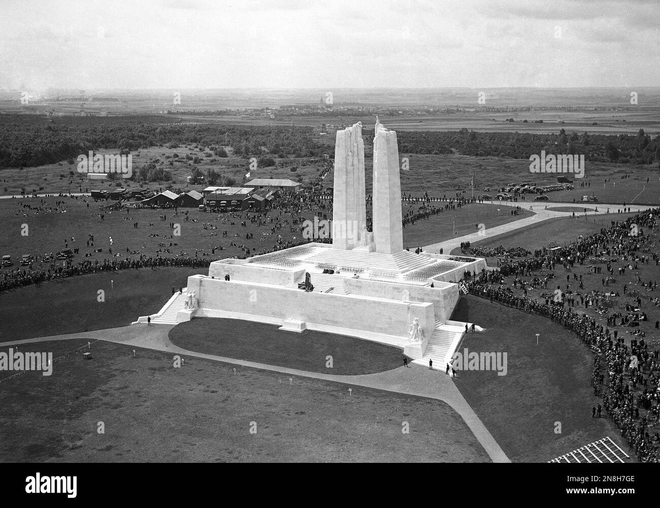 Britain's King Edward VIII is to unveil the Canadian War Memorial at ...