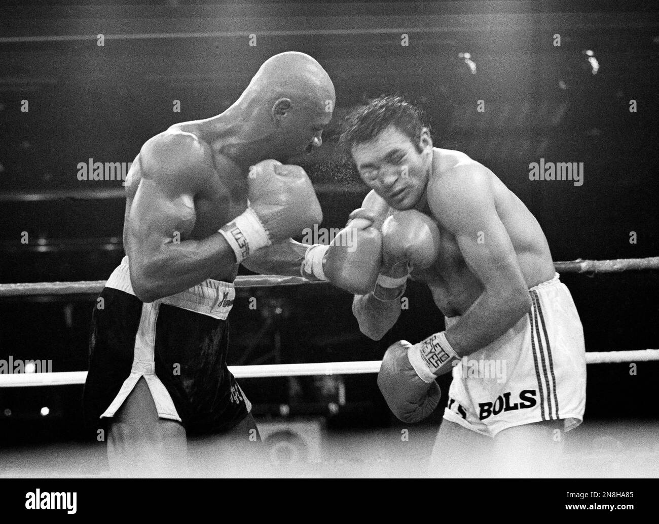Marvin Hagler delivers a sharp blow to the battered face of Juan ...
