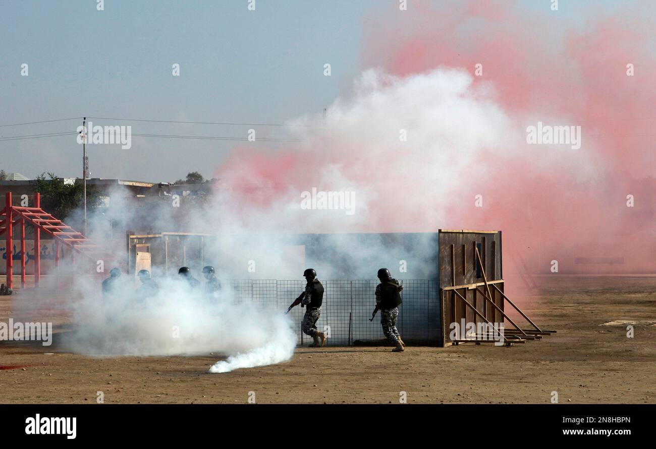 Iraqi federal police graduates demonstrate their skills during their ...