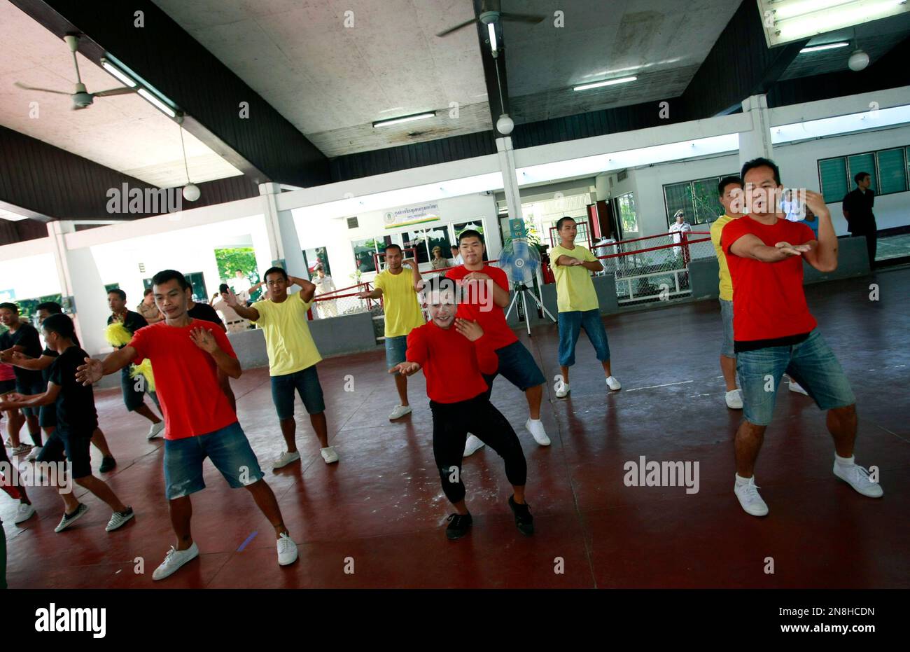Thai inmates perform PSY's "Gangnam Style" dance during a dancing ...
