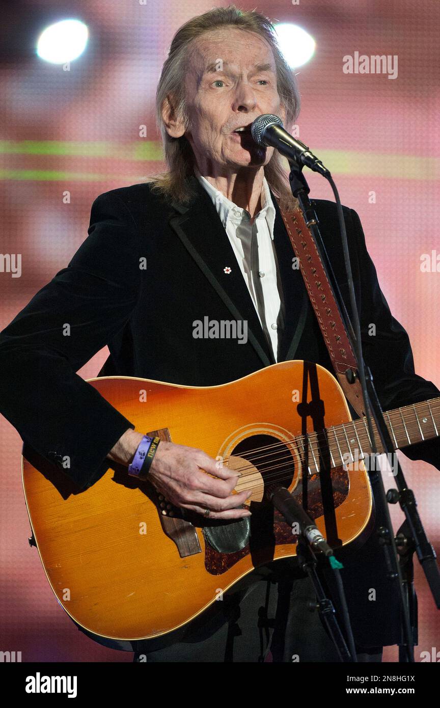 Singer Gordon Lightfoot performs during the CFL's 100th Grey Cup ...
