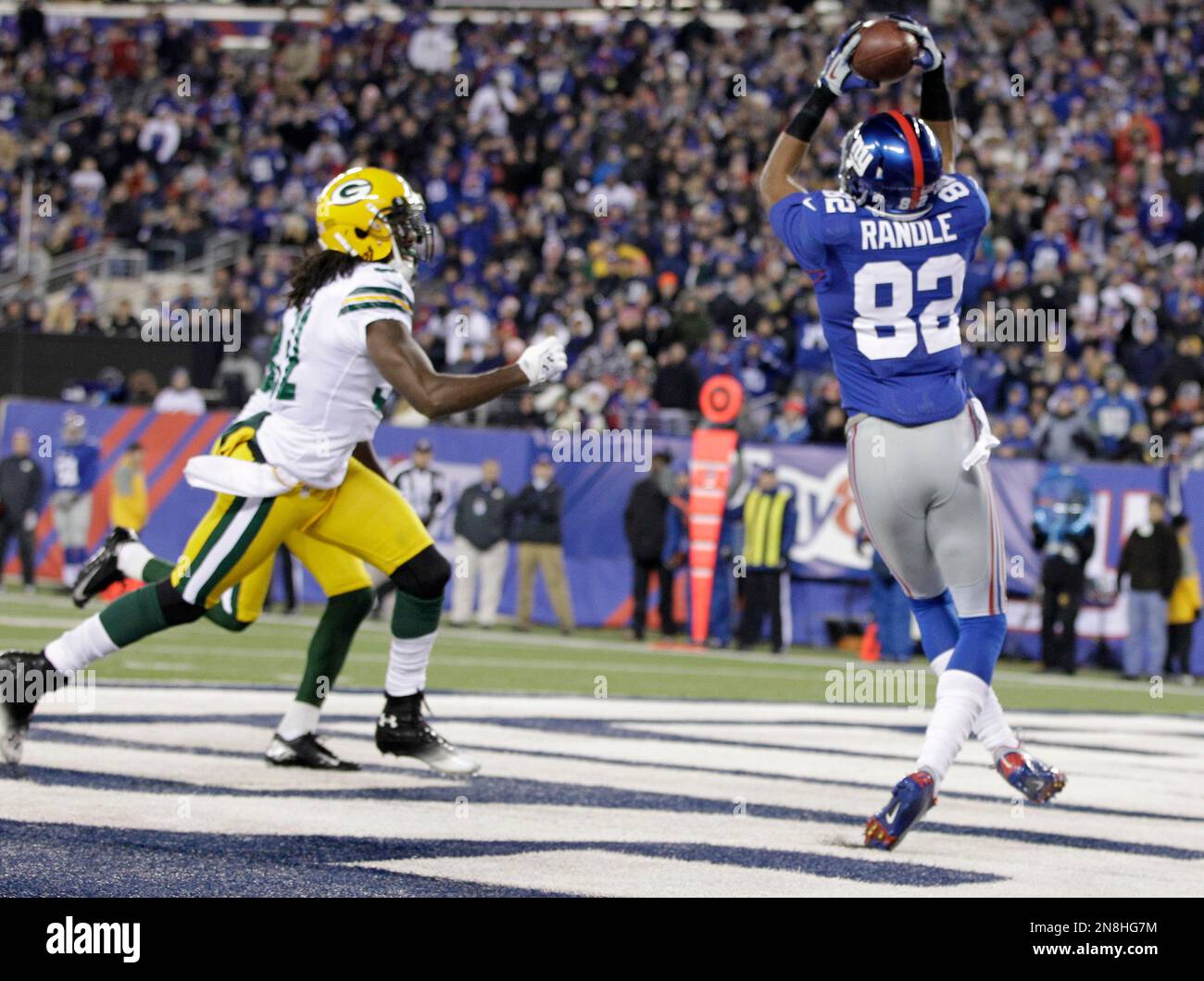 New York Giants wide receiver Rueben Randle (82) catches a pass for a ...