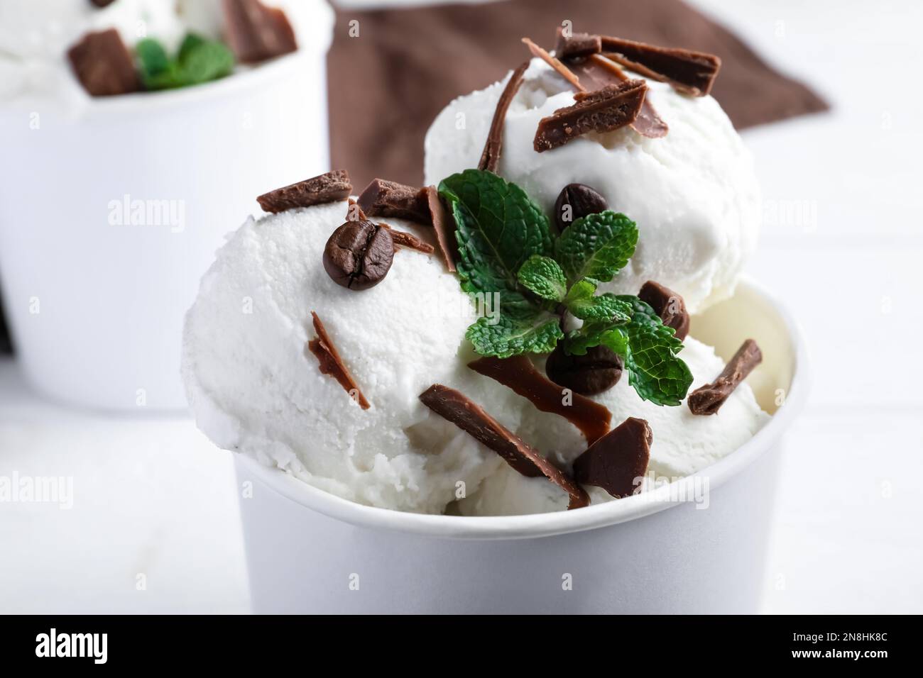 Italian ice paper cup hi-res stock photography and images - Alamy