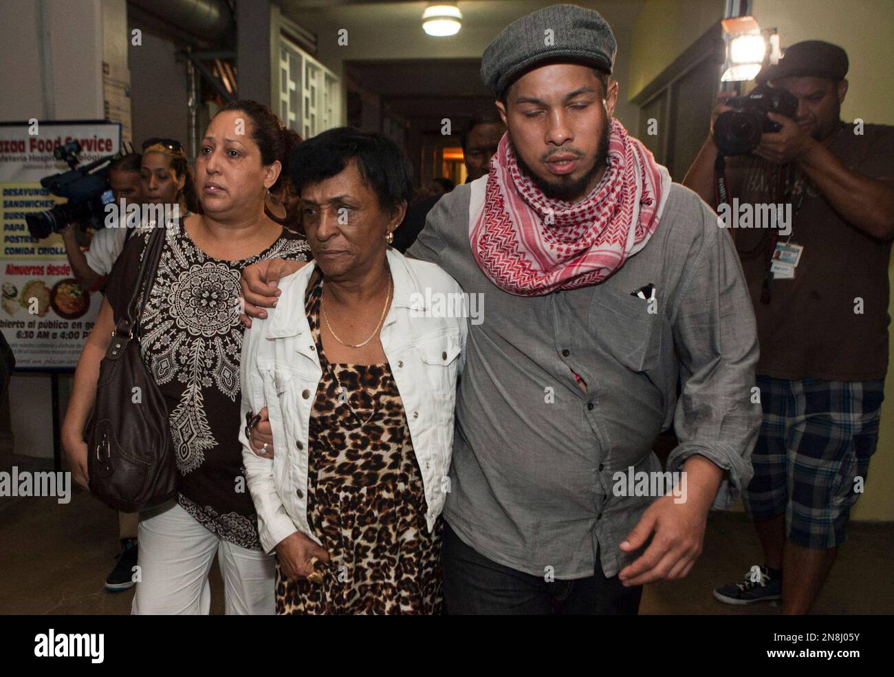 Maria Matias, center, mother of former world boxing champion Hector ...