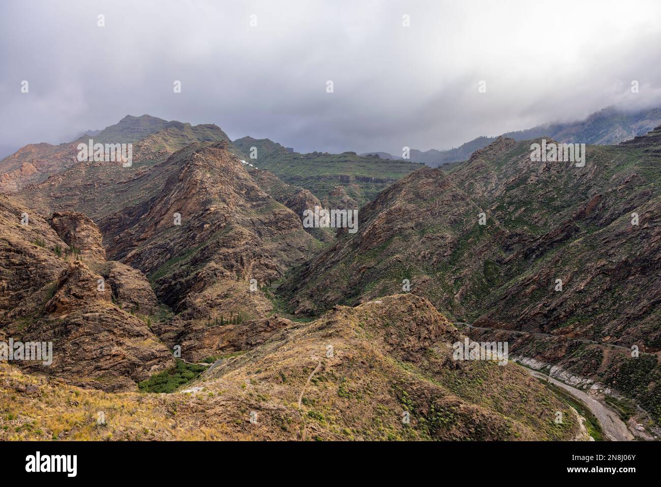 Rainbow between two mountains hi-res stock photography and images - Alamy