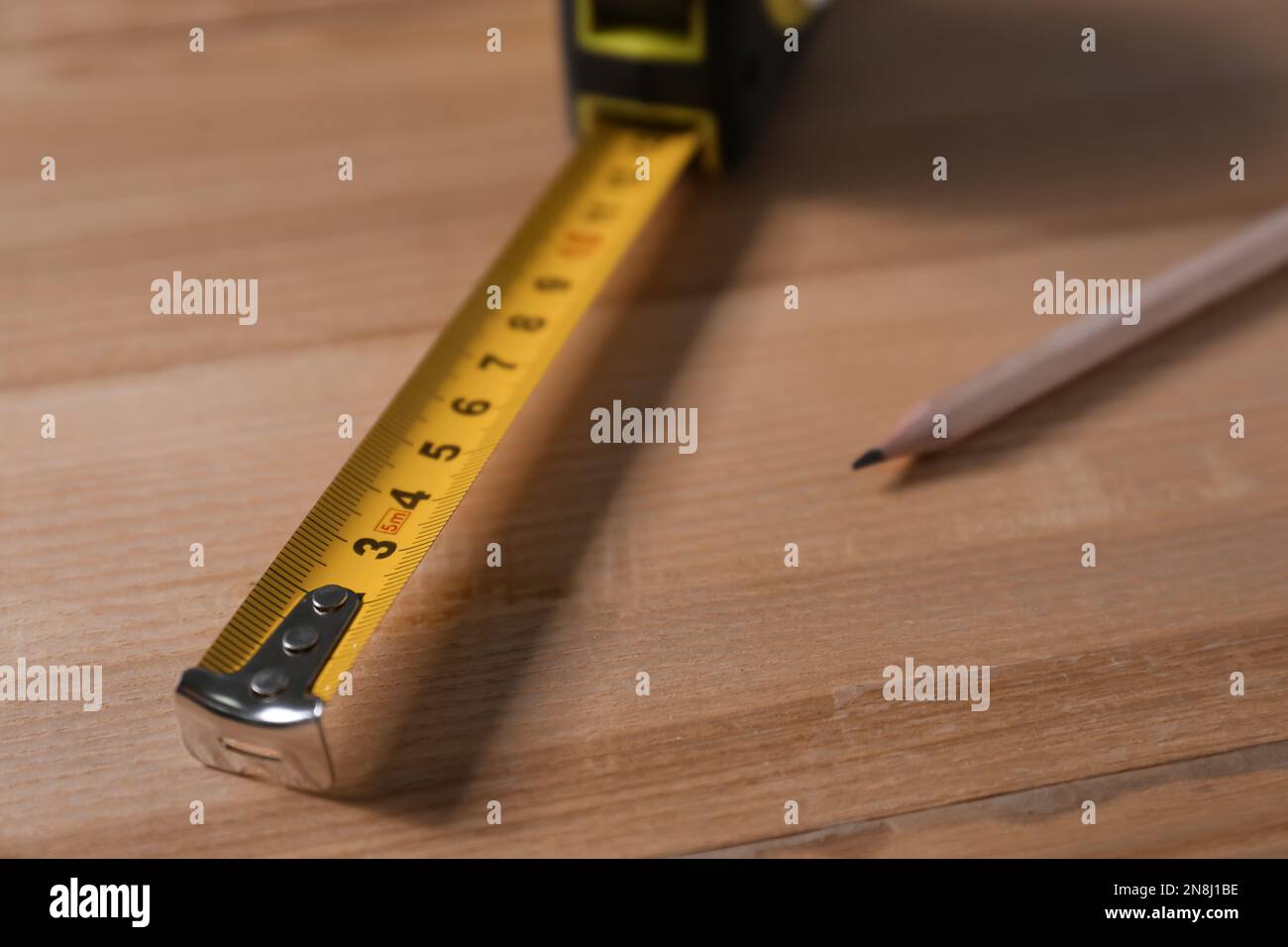 Self build table hi-res stock photography and images - Alamy