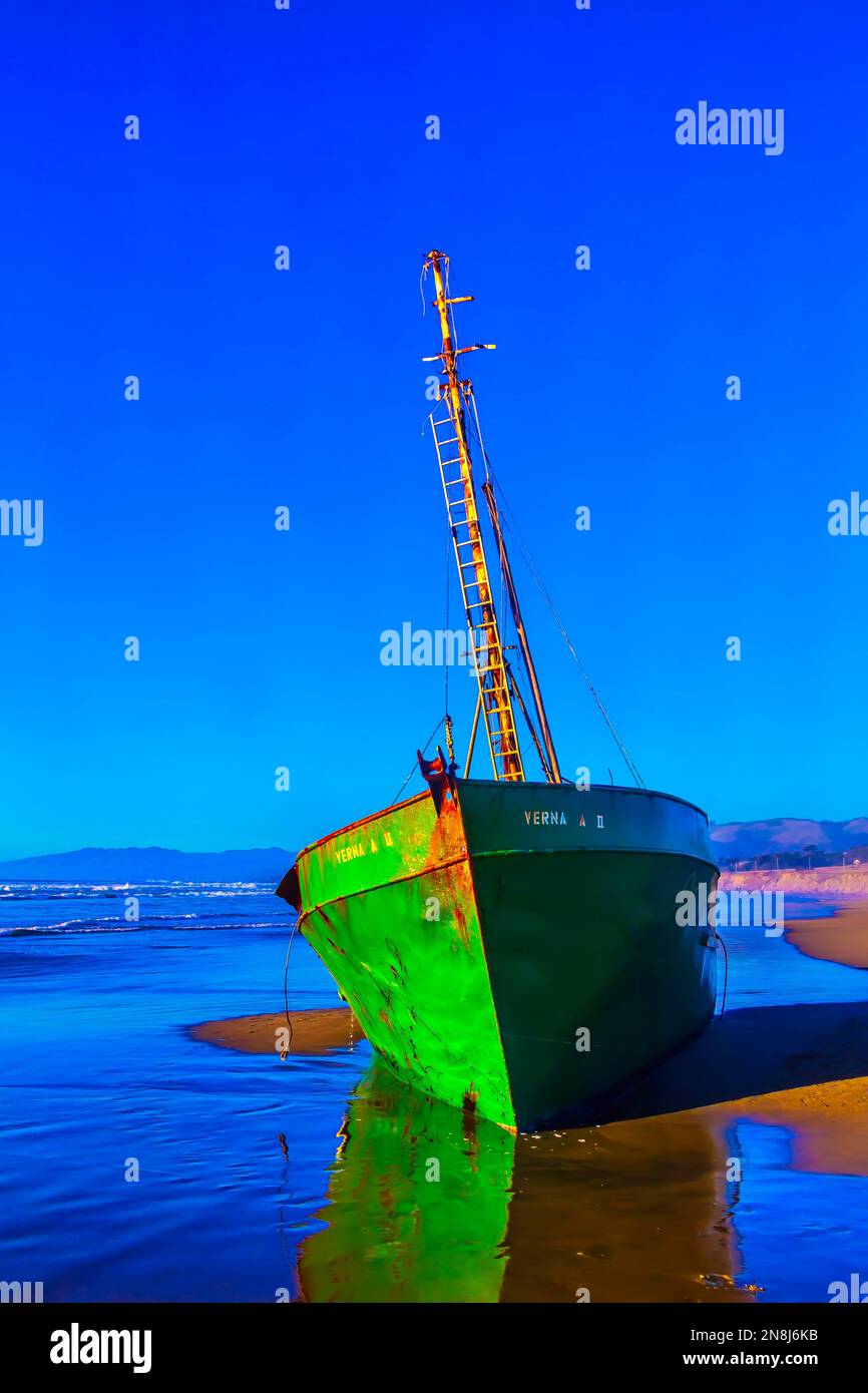 Forgotten Green Boat Stock Photo - Alamy