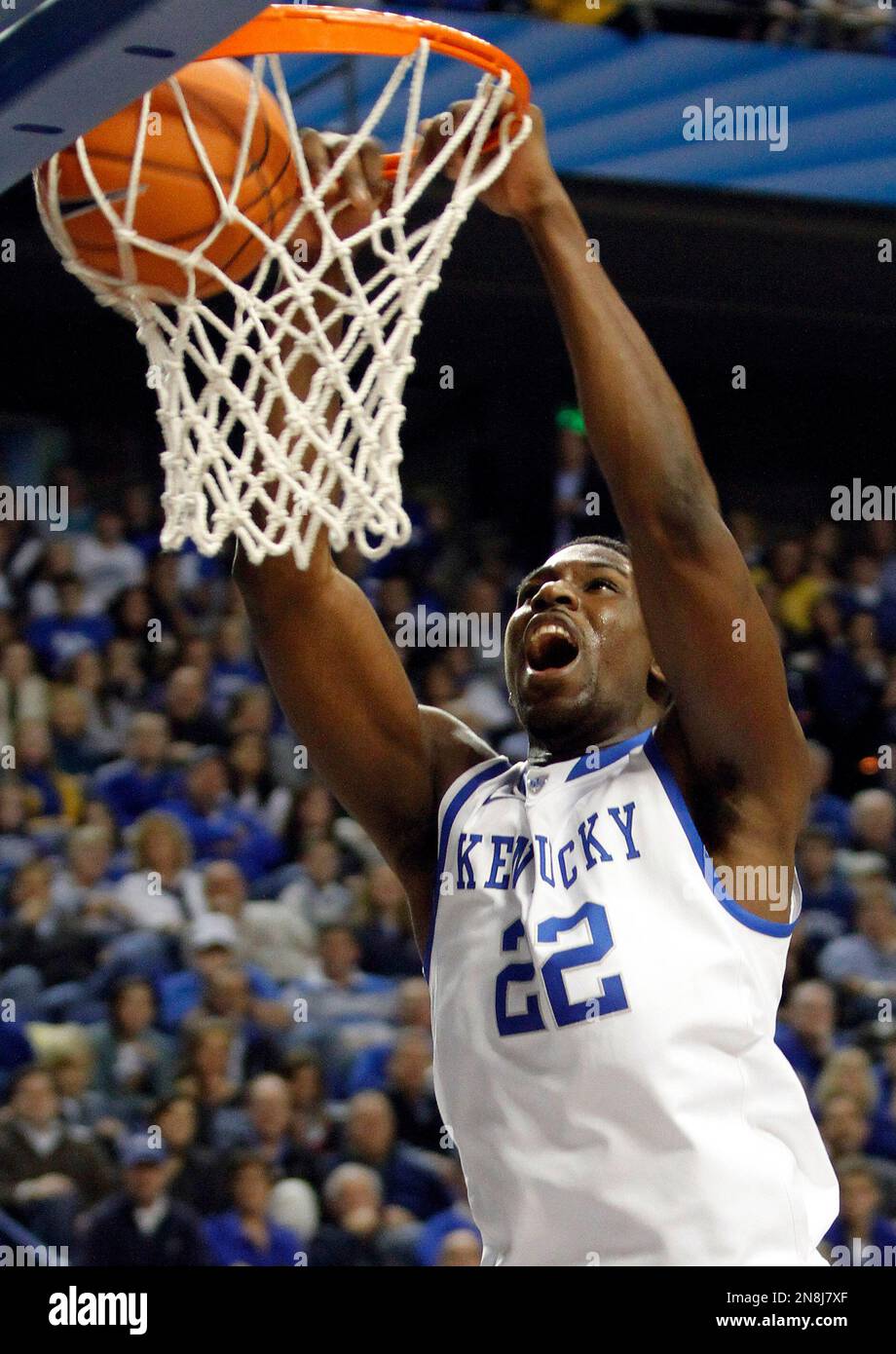 Kentucky's Alex Poythress dunks during the second half of an NCAA ...