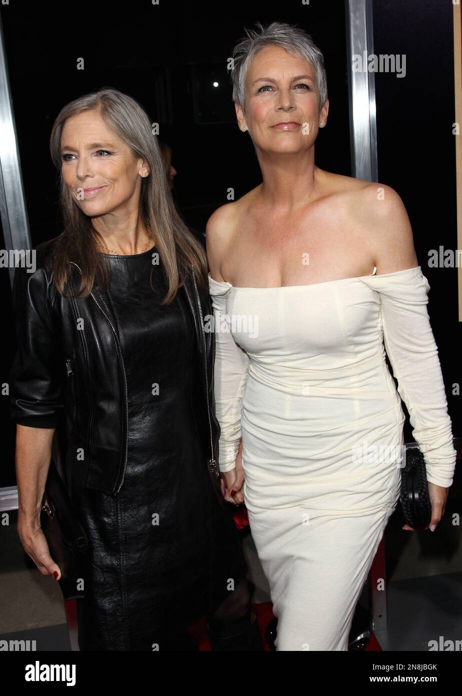 Jamie Lee Curtis, right, and Kelly Curtis attend the LA premiere of ...