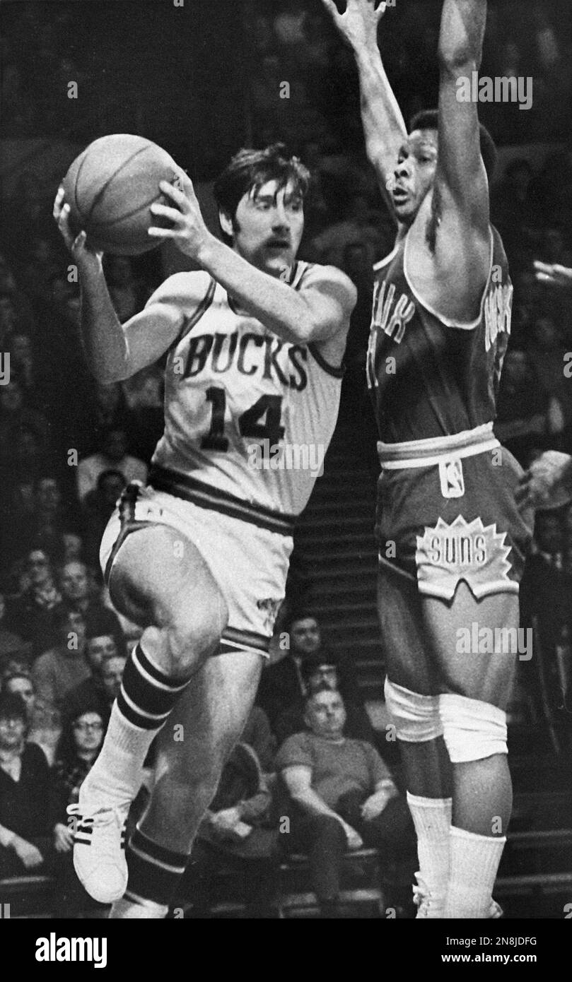 Milwaukee Bucks' Jon McGlocklin drives past Phoenix's Clem Haskins for ...