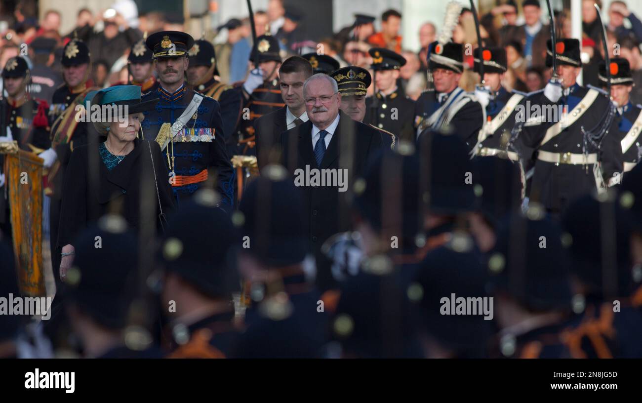 Slovakia's President Ivan Gasparovic, center, and Dutch Queen Beatrix ...