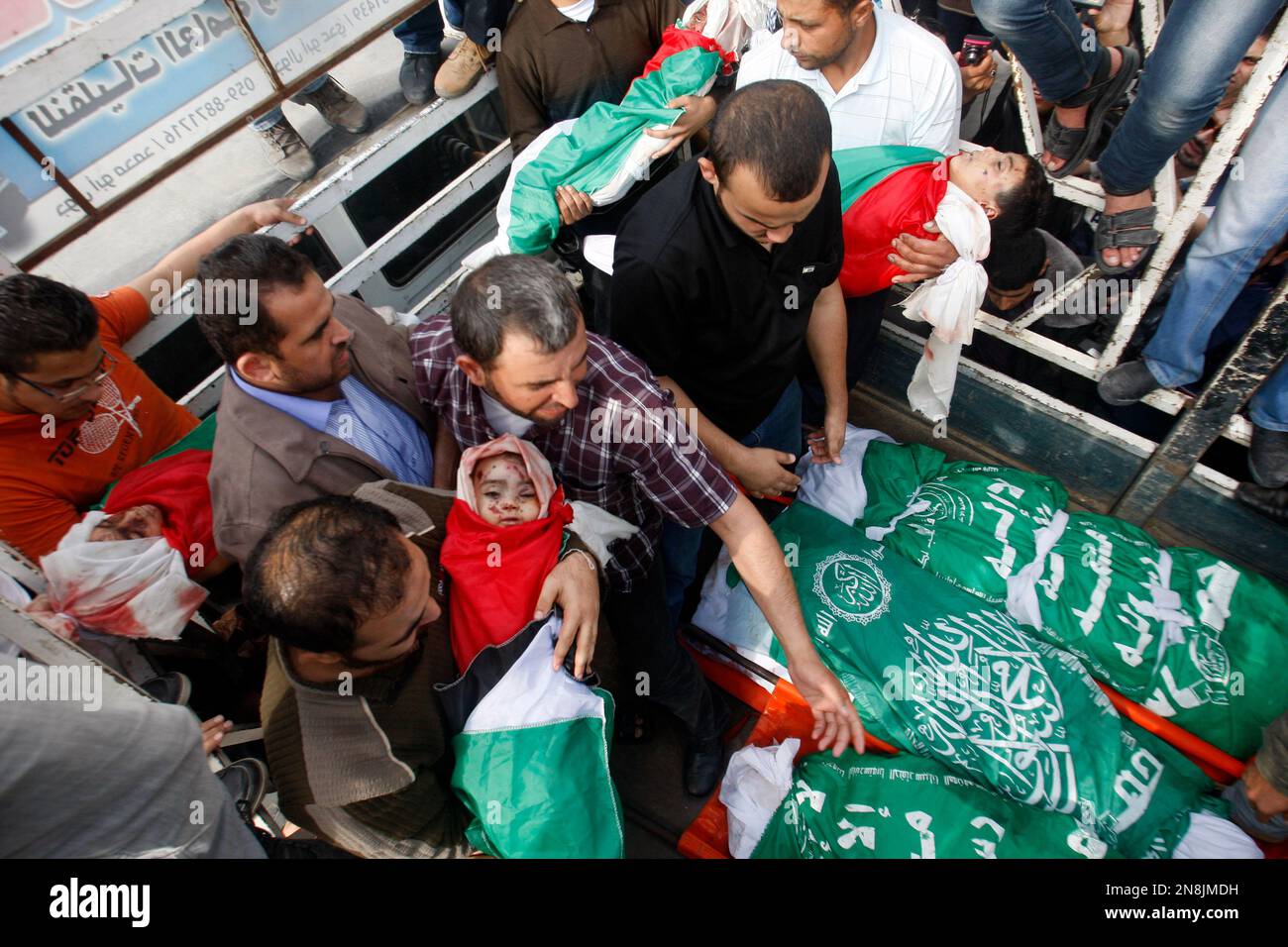 EDS NOTE: CONTAINS GRAPHIC CONTENT: Bodies of members of the Daloo ...